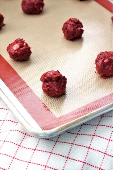 Four Ingredient Red Velvet Cookies - My Recipe Treasures